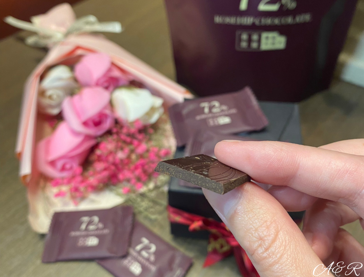 We Charming 唯睛品 食後救援 72%機能巧克力 ┃有著夢幻玫瑰香氣讓人一吃就幸福滿分┃重點還可以雙享受~ 巧克力的大大們一定要知道! - AR生活地圖