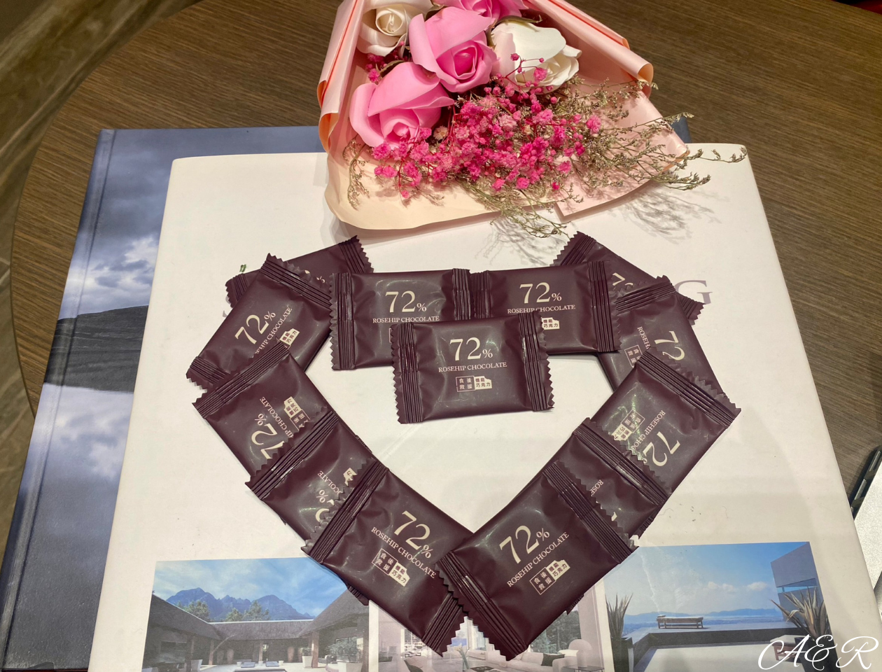 We Charming 唯睛品 食後救援 72%機能巧克力 ┃有著夢幻玫瑰香氣讓人一吃就幸福滿分┃重點還可以雙享受~ 巧克力的大大們一定要知道! - AR生活地圖